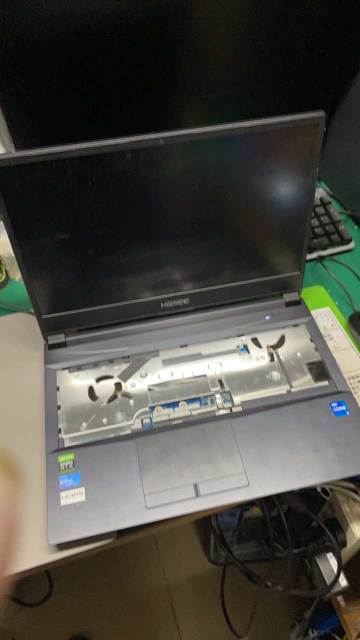 神州战神NH50HP笔记本触发后跑到0.56左右风扇狂转不亮机cpu不热求帮忙谢-迅维网-维修论坛